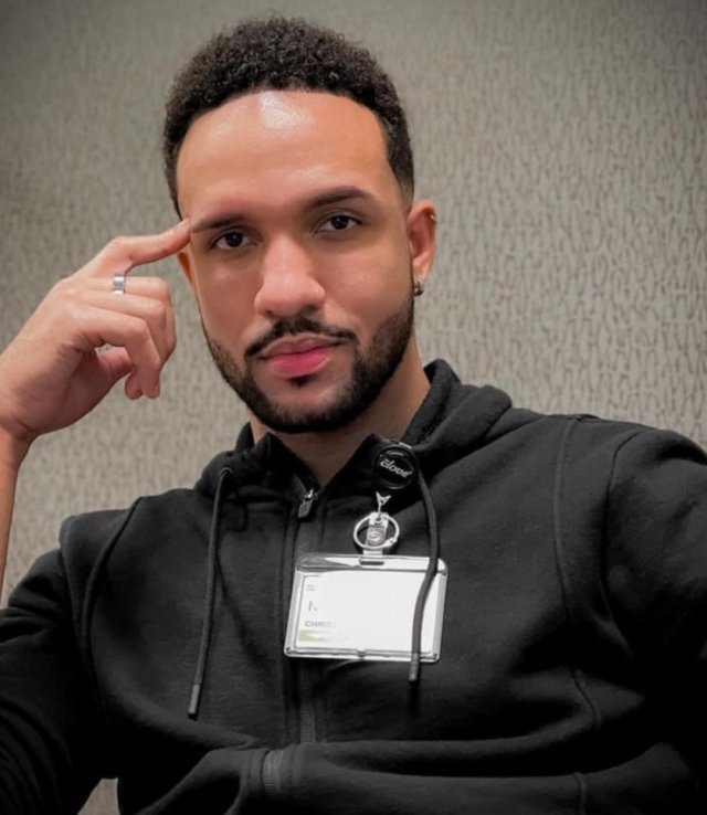 Chris, 36, Chicago - "GayFriendly"