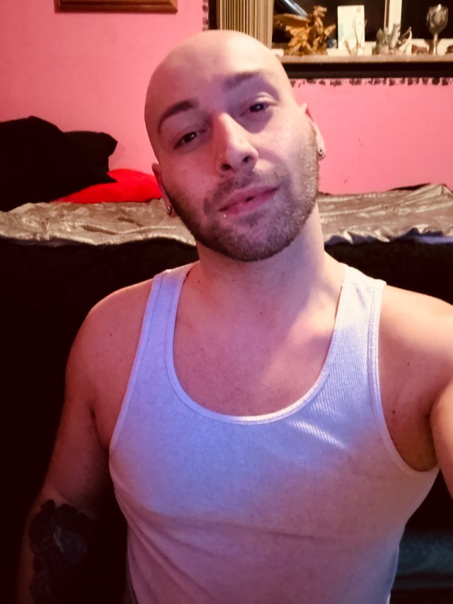 Brandon, 28, Warren - "GayFriendly"