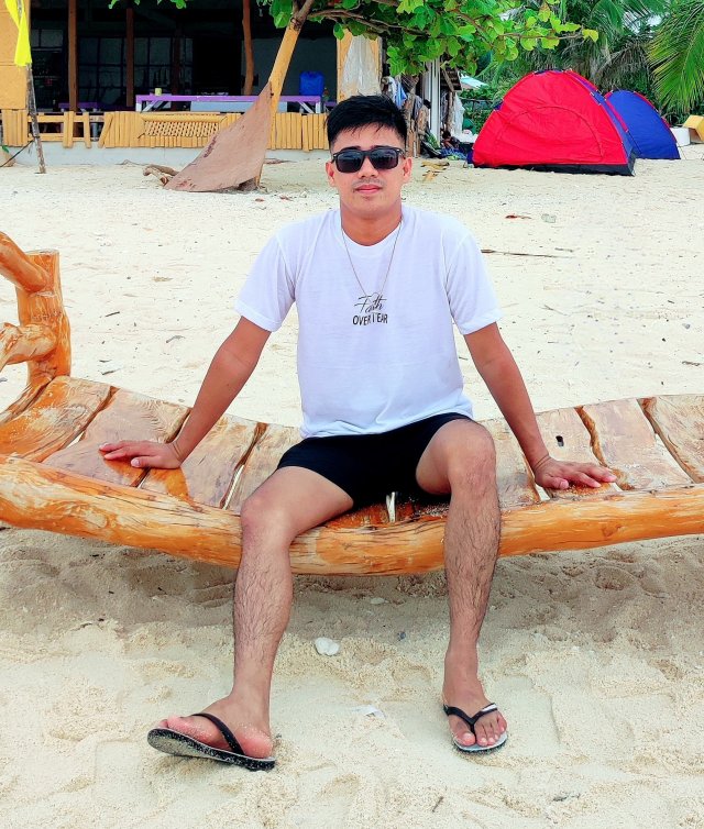 Benok, 30, Bloomington - "GayFriendly"