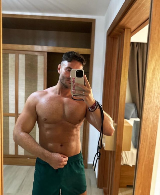 Scott, 32, Miami - "GayFriendly"