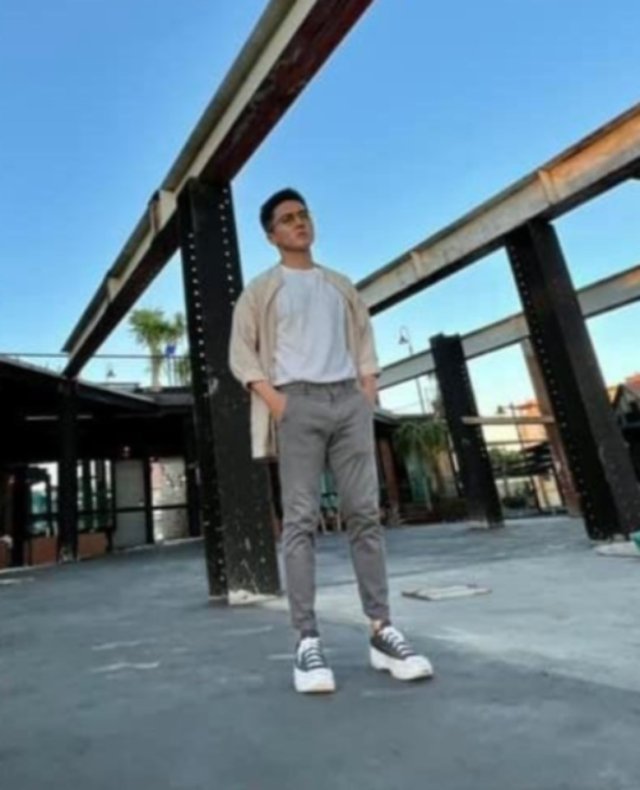 Lee, 34, Seoul - "GayFriendly"