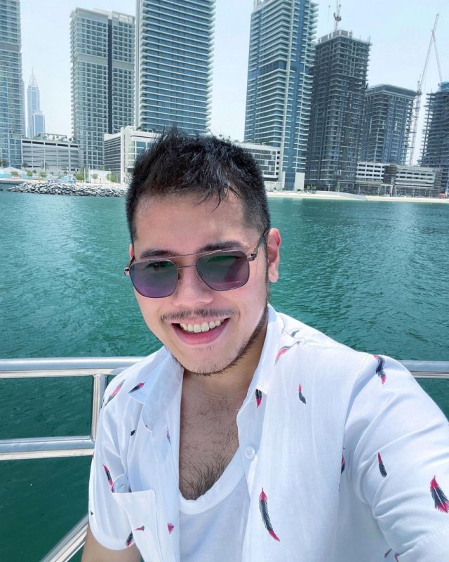 Julio, 30, Bridgend - "GayFriendly"