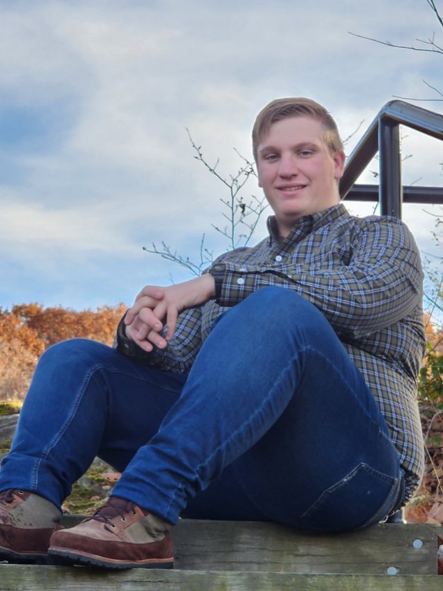 Isaac , 19, Scranton - "GayFriendly"