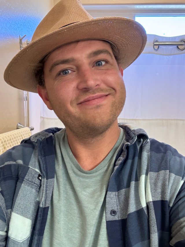 Mason, 29, Phoenix - "GayFriendly"