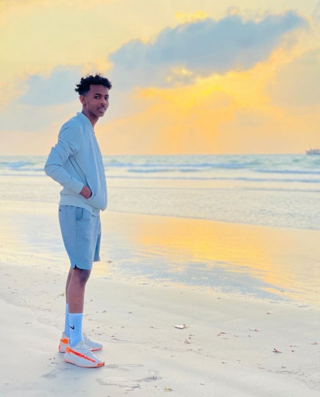 Jay, 20, Moose Jaw - "GayFriendly"