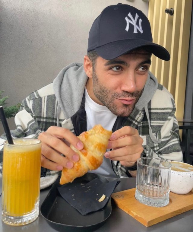 Bobby , 38, Dallas - "GayFriendly"